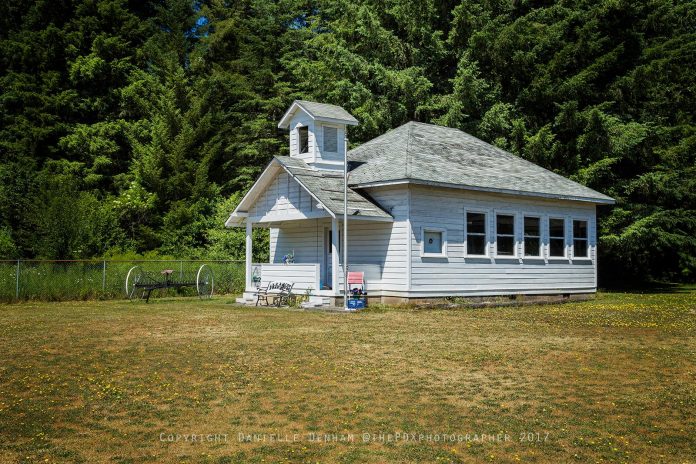 26 Historic Oregon Schoolhouses Still Standing Today