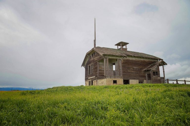 26 Historic Oregon Schoolhouses Still Standing Today