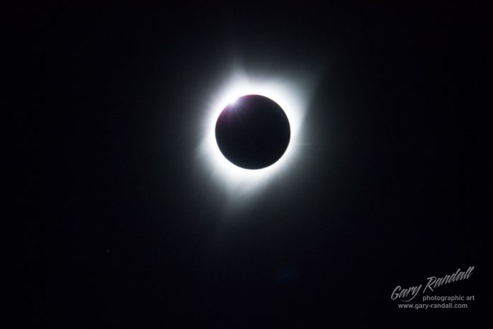 15 Awe-Inspiring Solar Eclipse Pictures Captured in Oregon
