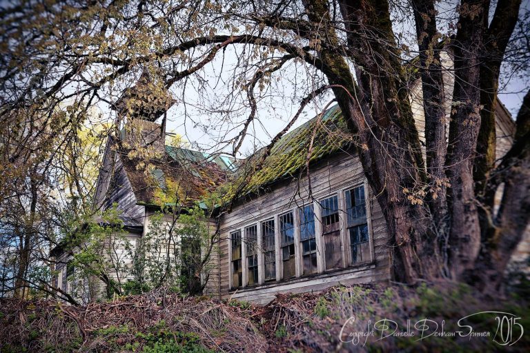 26 Historic Oregon Schoolhouses Still Standing Today