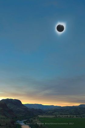 15 Awe-Inspiring Solar Eclipse Pictures Captured in Oregon