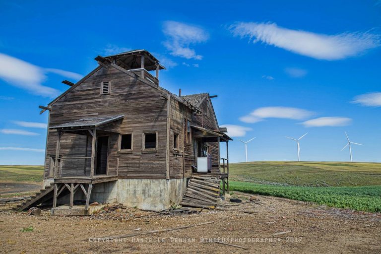 26 Historic Oregon Schoolhouses Still Standing Today
