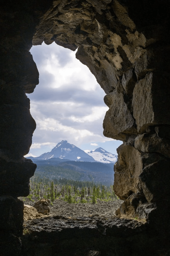 Dee Wright Observatory in Oregon: See The Sisters & More