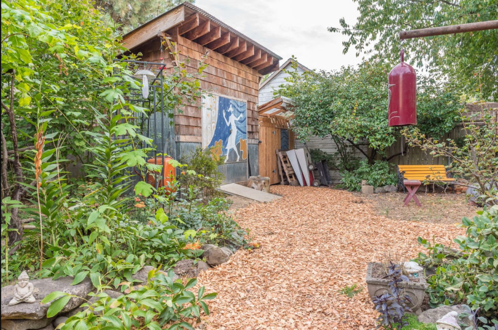 There's A Hobbit Hole Hiding Under This Oregon Home And You Can Stay