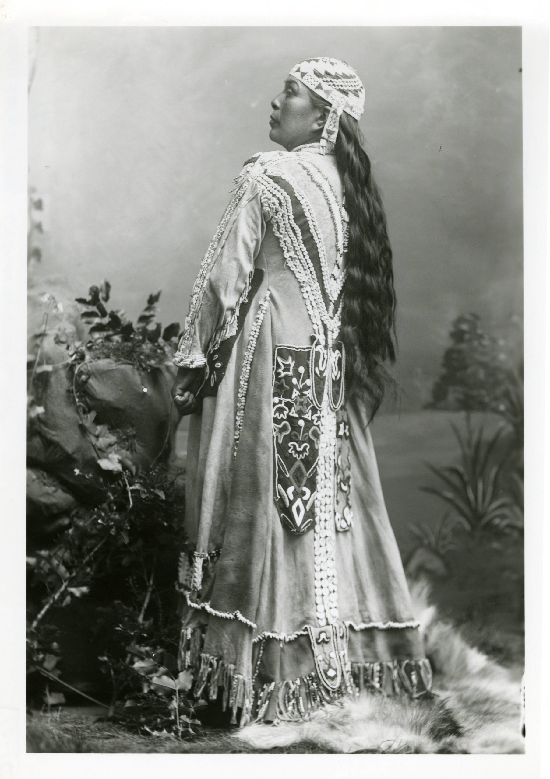 16 Stunning Historical Photographs of Oregon's First Nations