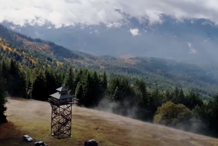 This Gorgeous Lookout Tower Is One Of Oregon's Most Popular Places To