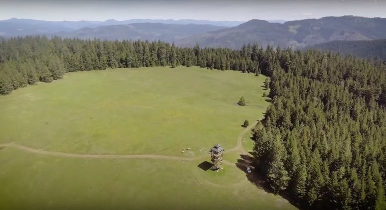 This Gorgeous Lookout Tower Is One Of Oregon's Most Popular Places To