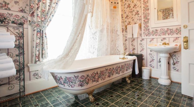 12 Unique Places to Stay for Fun Themed Oregon Lodging