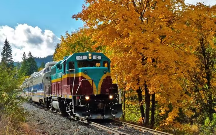 Go On An Autumn in Oregon Adventure By Train And See Gorgeous Fall Colors