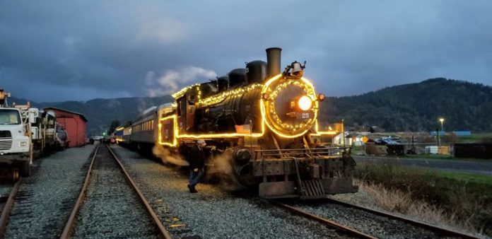 You Won't Want To Miss These Enchanting Oregon Holiday Train Rides In