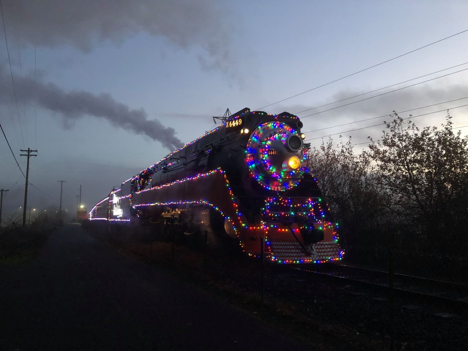 You Won't Want To Miss These Enchanting Oregon Holiday Train Rides In