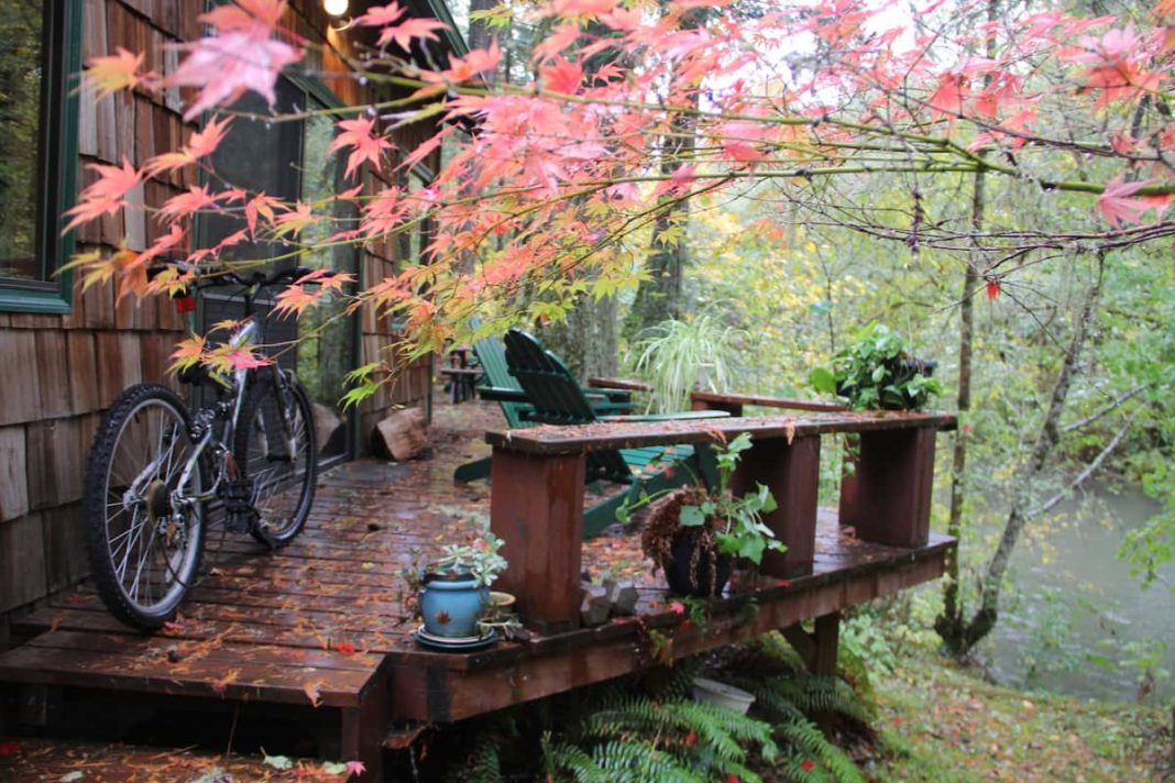 This Creekside Cabin Near Eugene Oregon Boasts A Gorgeous Woodland Hot Tub