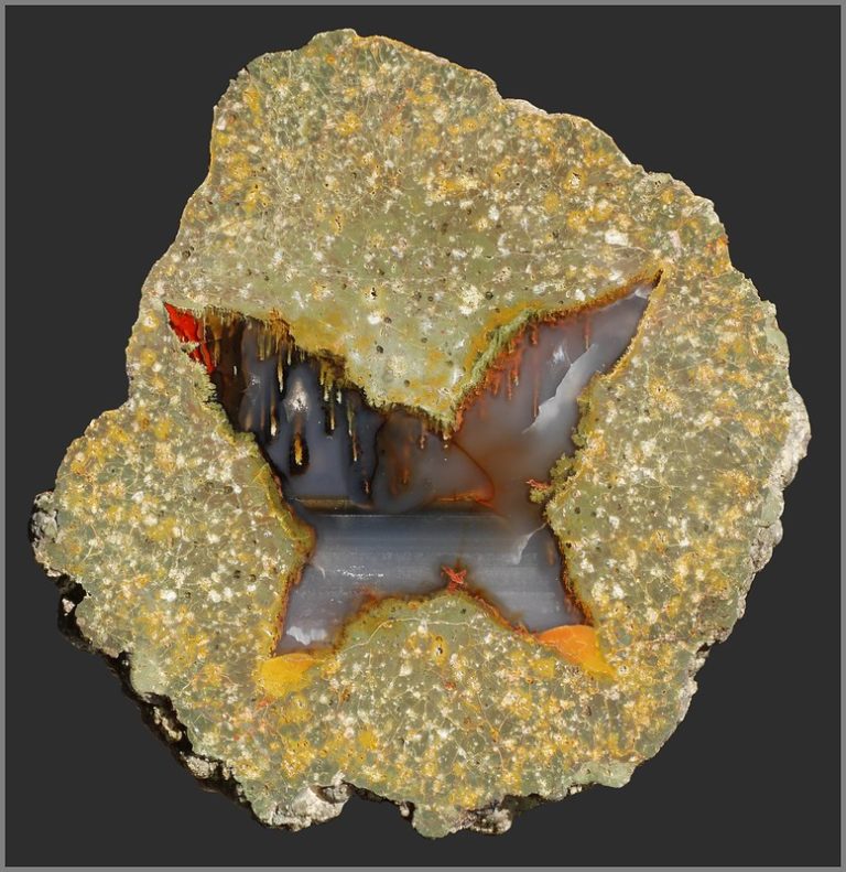 Oregon is a Rockhounding Paradise: All the Best Public Sites Are Right Here