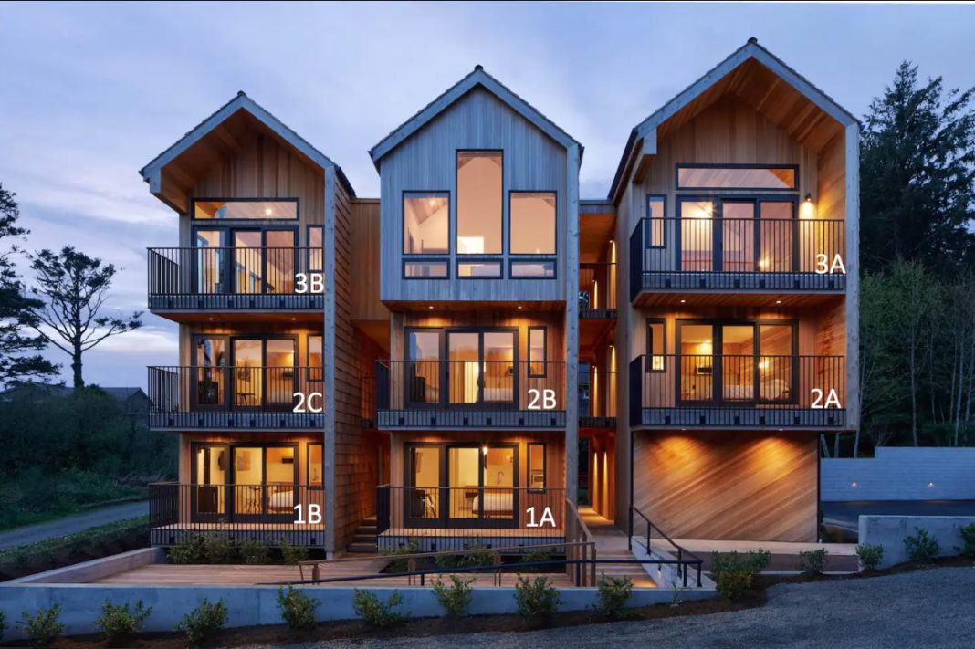 Stay In These 5 Adorable Homes On The Oregon Coast With A View