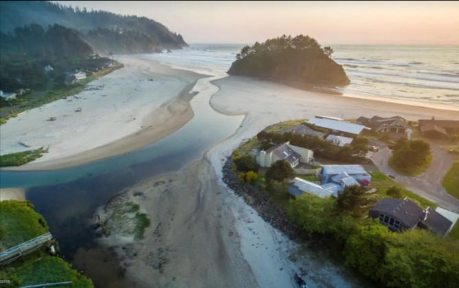 Stay In These 5 Adorable Homes On The Oregon Coast With A View