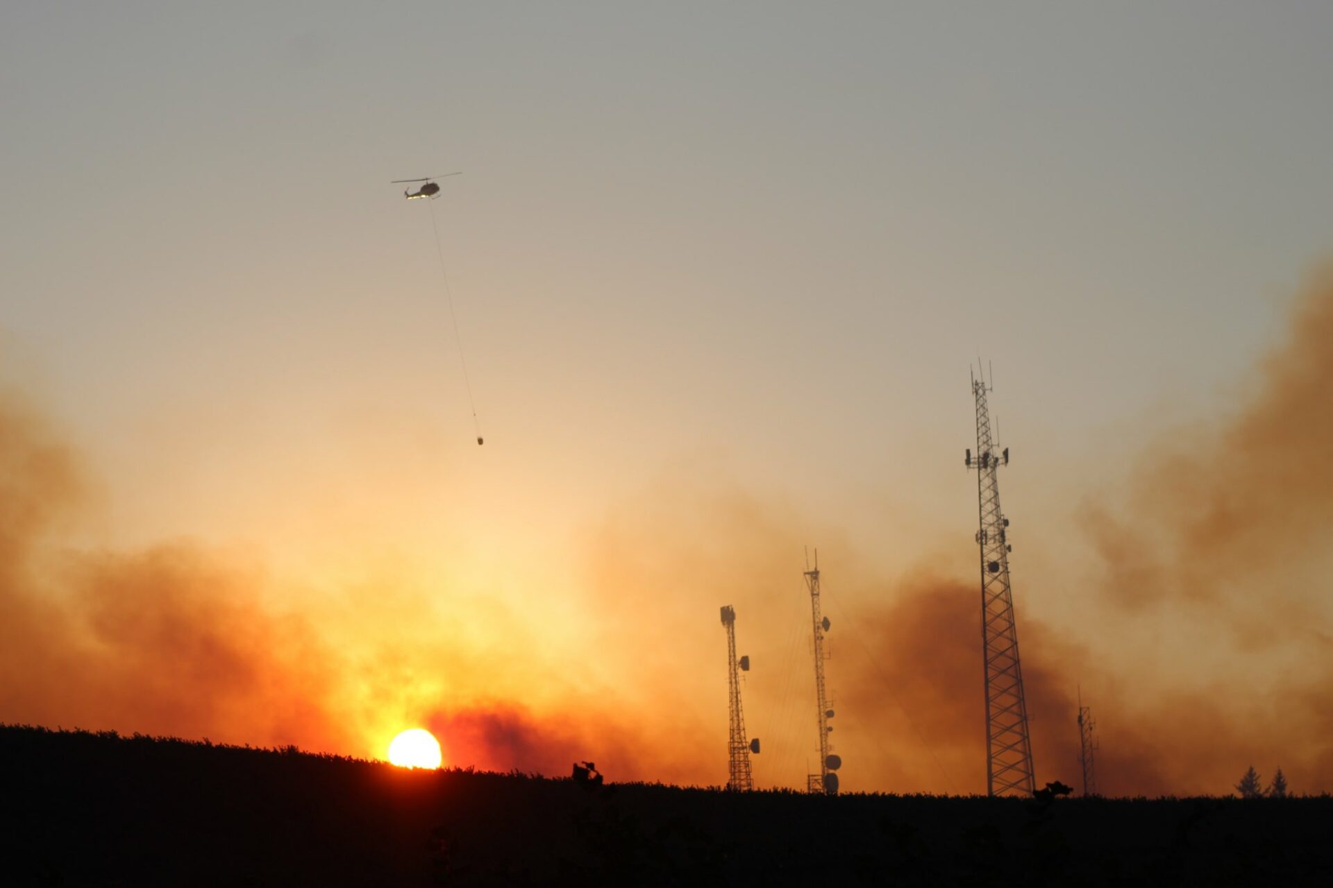 Cedar Creek Fire Only 6-8 Miles East Of Oakridge As Of 10:05 Am Saturday