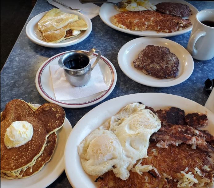 The 41 Best Oregon Mom & Pop Restaurants to Eat At in 2024
