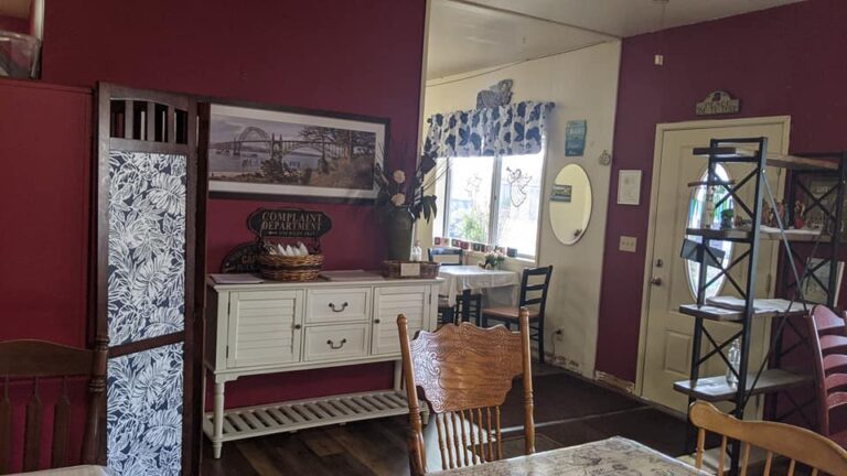 Locals Lose Their Minds Over The French Toast At Fishtails Cafe