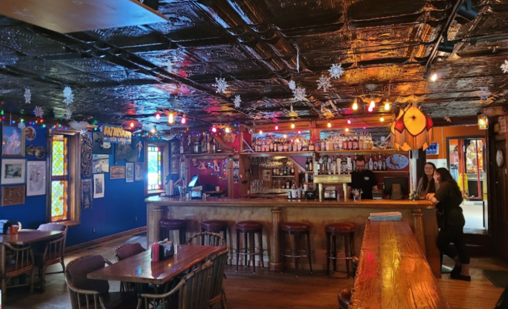 The Skyway Bar And Grill Offers Ribs That'll Melt In Your Mouth