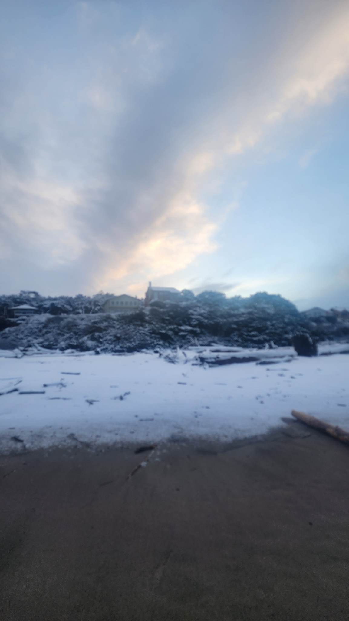 📸 Photos: A Rare Snow Day On The Oregon Coast