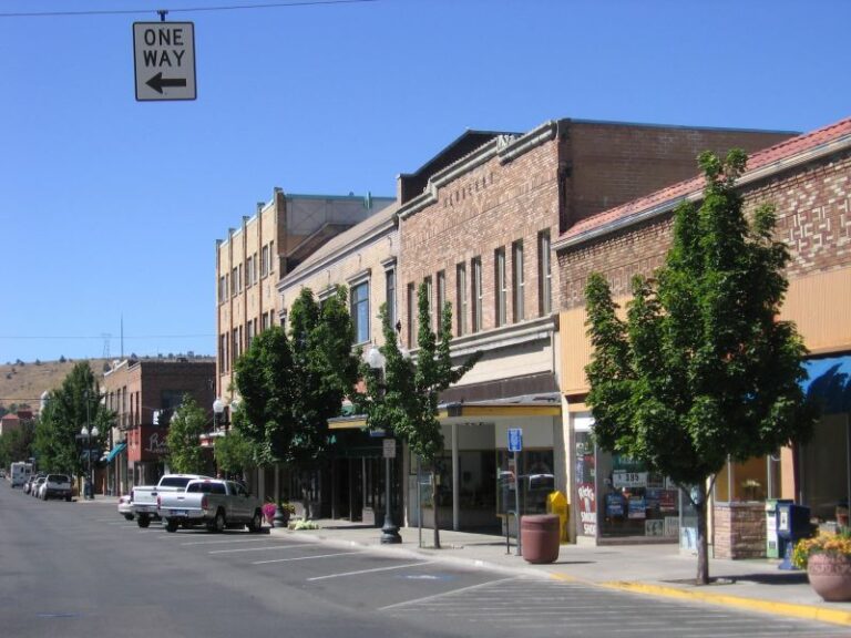 Explore Klamath Falls: Our 2024 Oregon Travel Guide