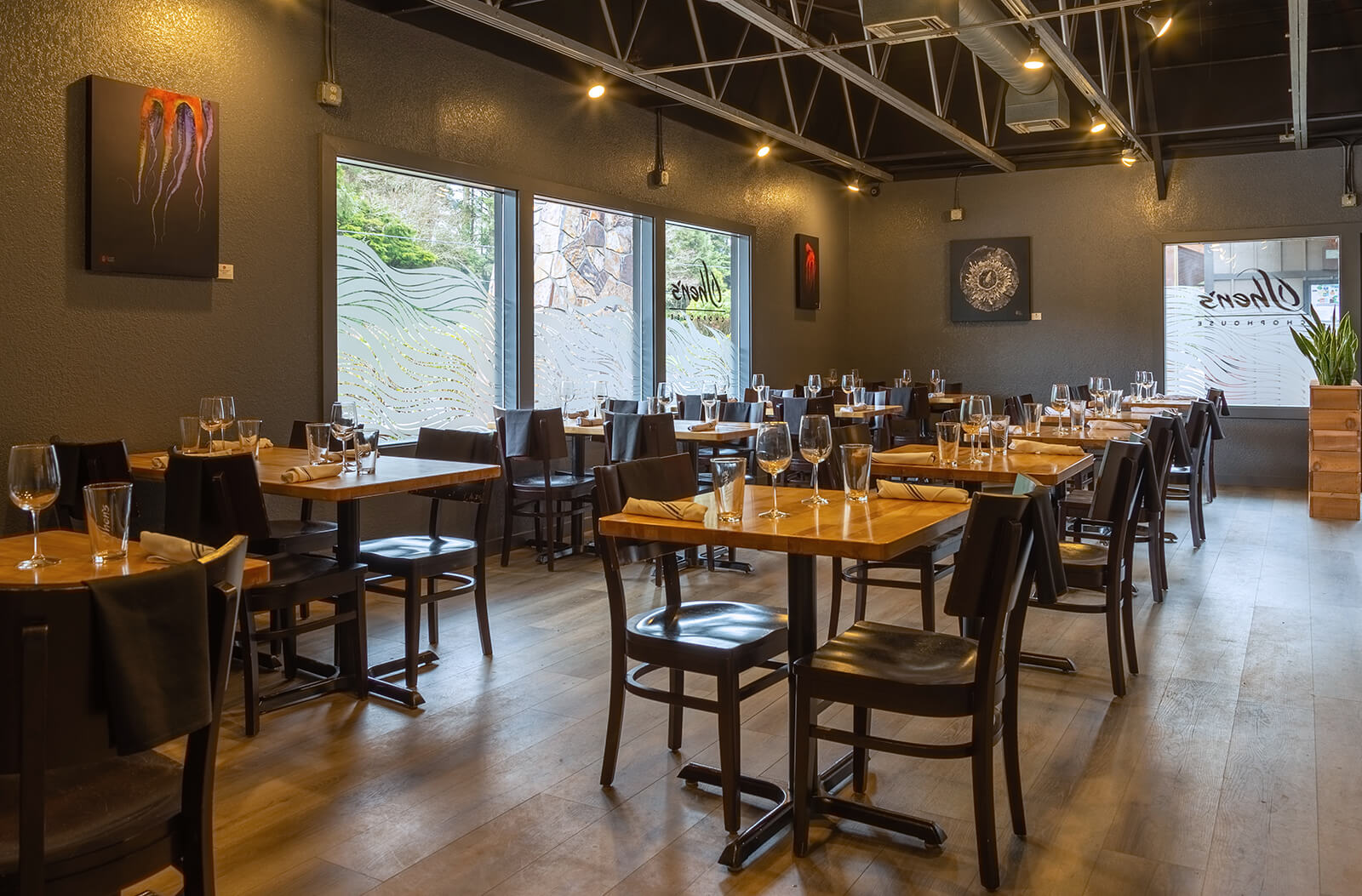 Oshen's Chophouse: Making Waves in Lincoln City, Oregon