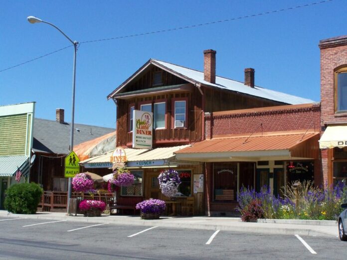 The Rustic Oregon Diner That Serves Up Homestyle Cooking at Its Best