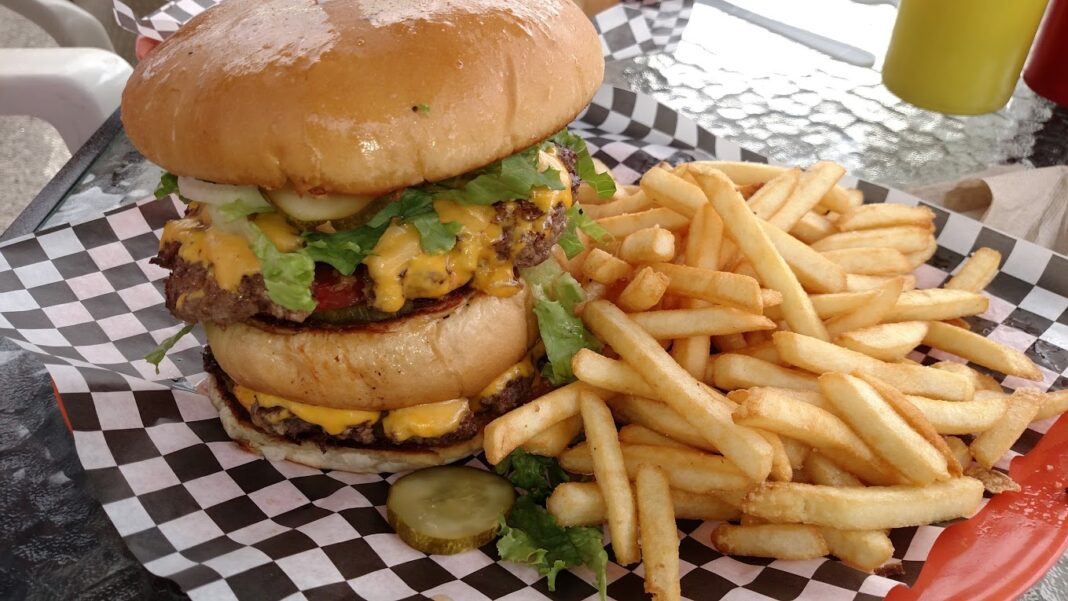 This Quirky Junkyard Burger Joint In Rural Oregon Redefines Dining