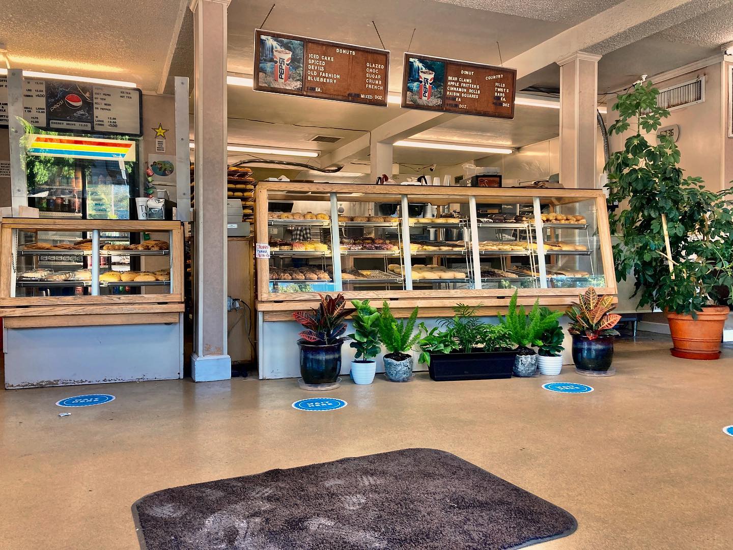 The Oregon Donut Shop That’s Been Going Strong For 33 Years