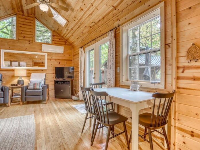 Experience Serenity at This Enchanting Oregon Cabin
