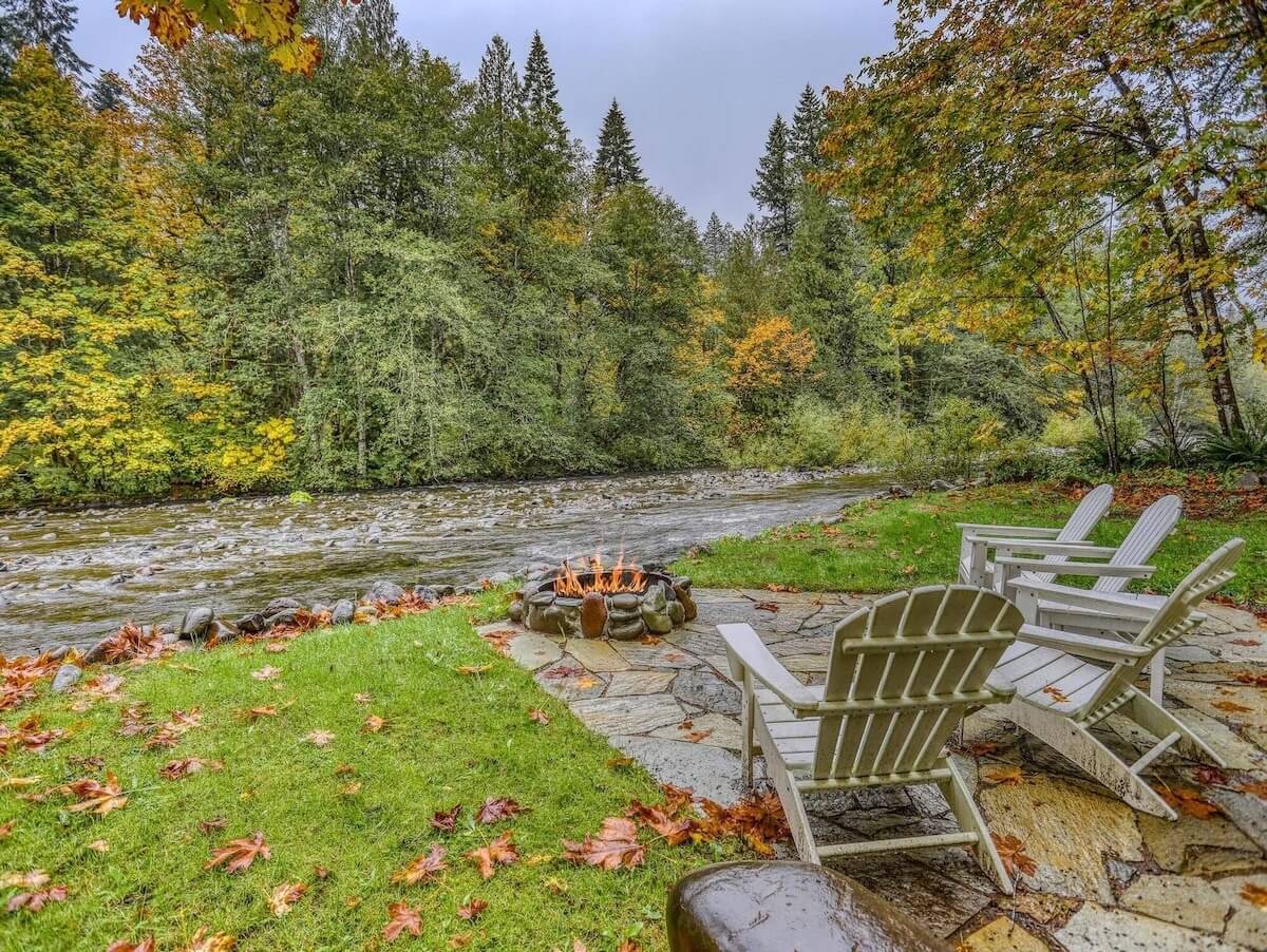 Experience Serenity at This Enchanting Oregon Cabin