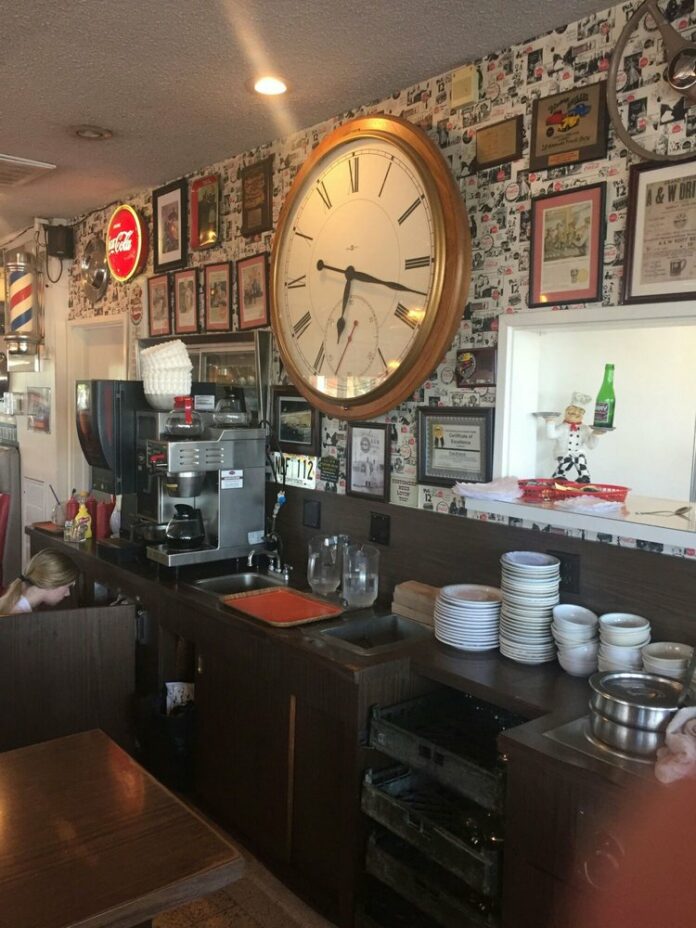 The '50s-Style Oregon Diner That Serves a Hearty Side of Nostalgia