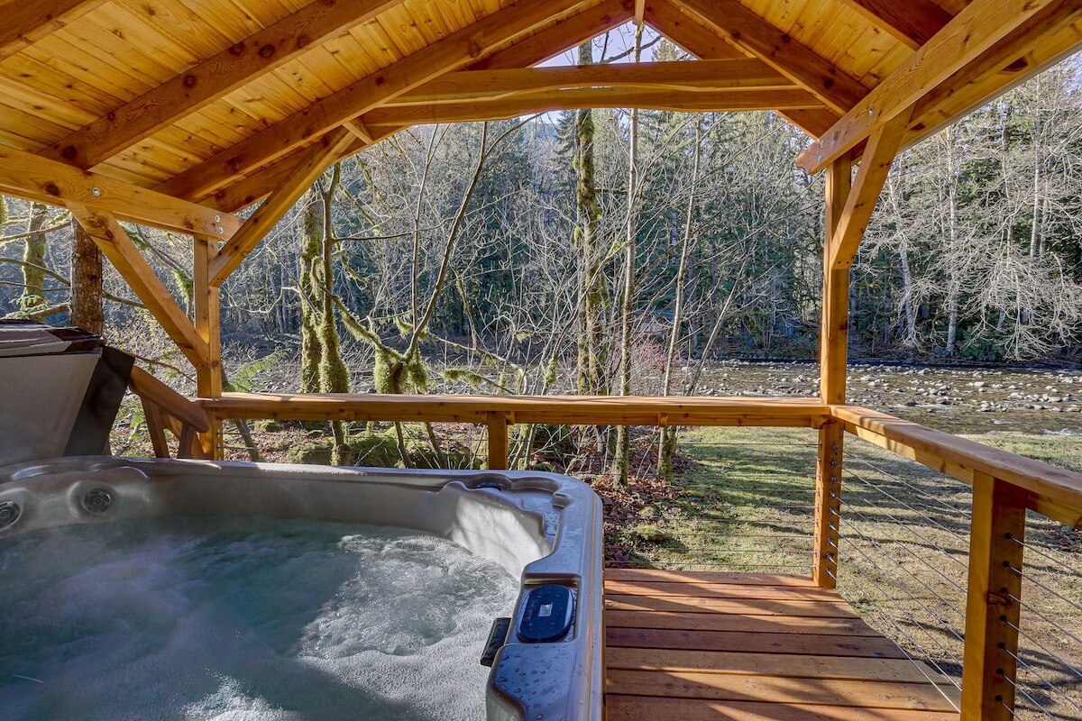 Experience Serenity at This Enchanting Oregon Cabin