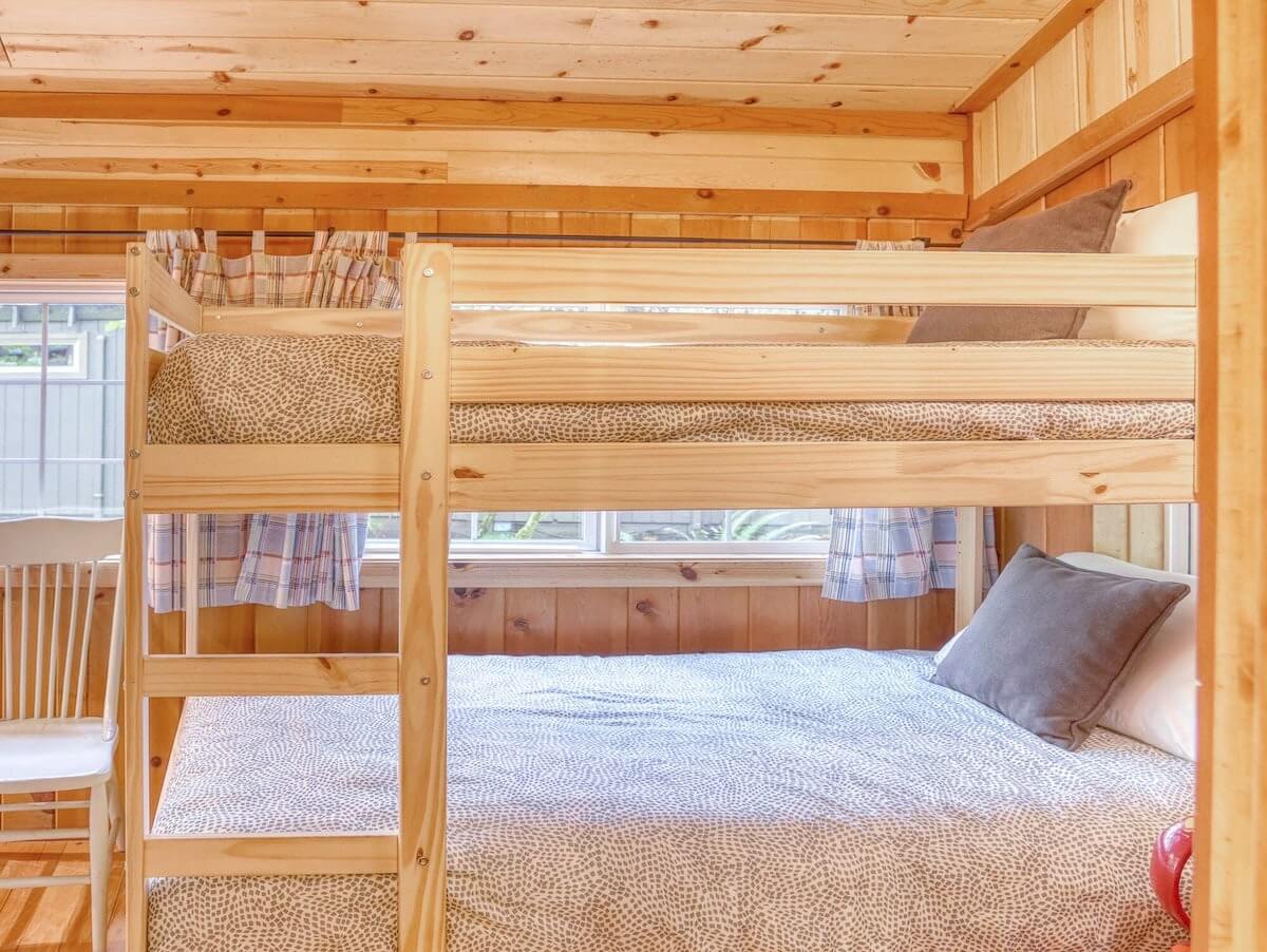 Experience Serenity at This Enchanting Oregon Cabin