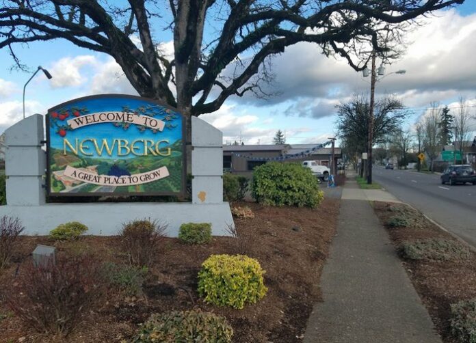 As Leaves Change, These 10 Small Towns in Oregon Truly Come Alive