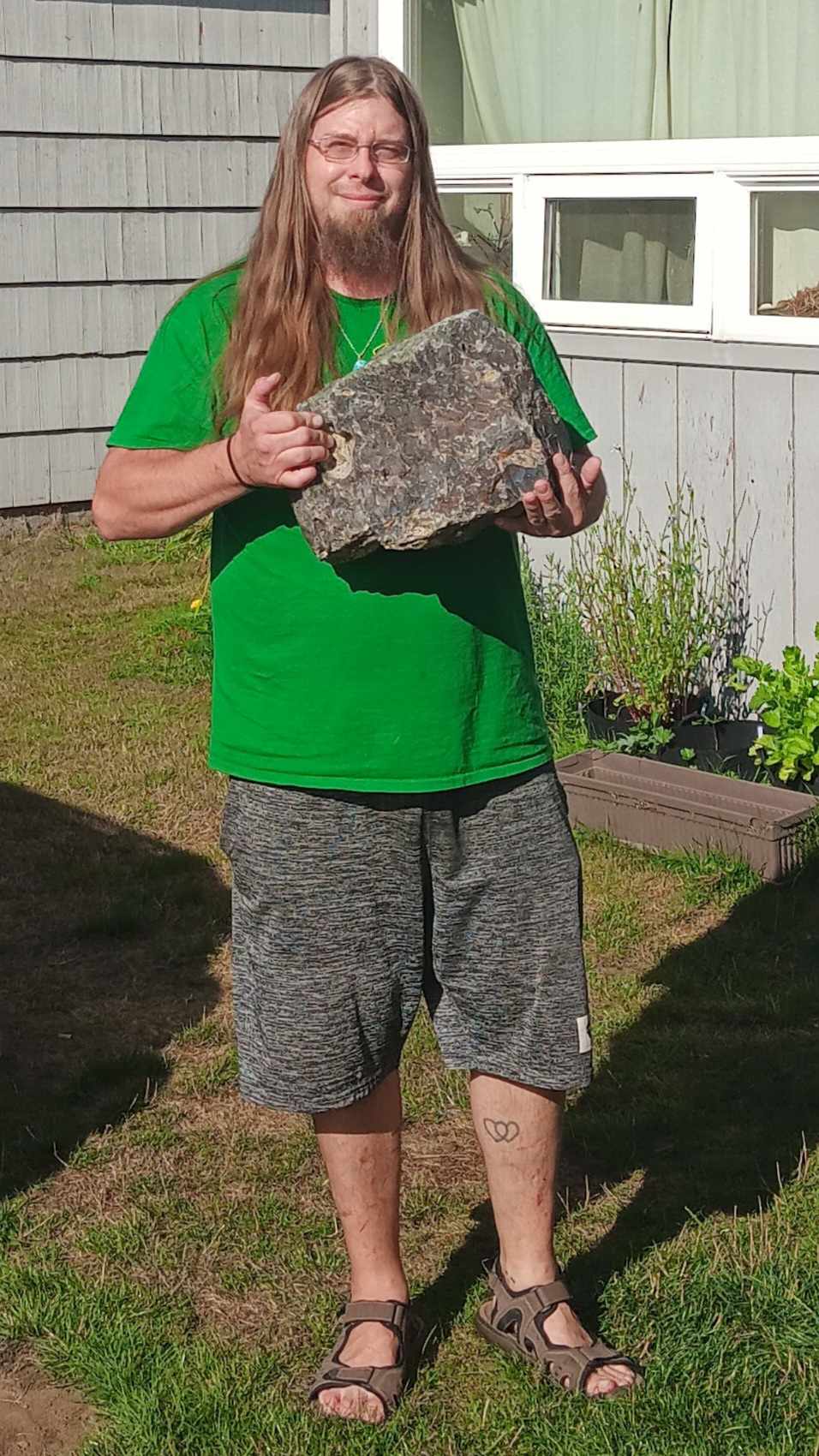 Man Discovers a Massive 60lb Agate on the Oregon Coast