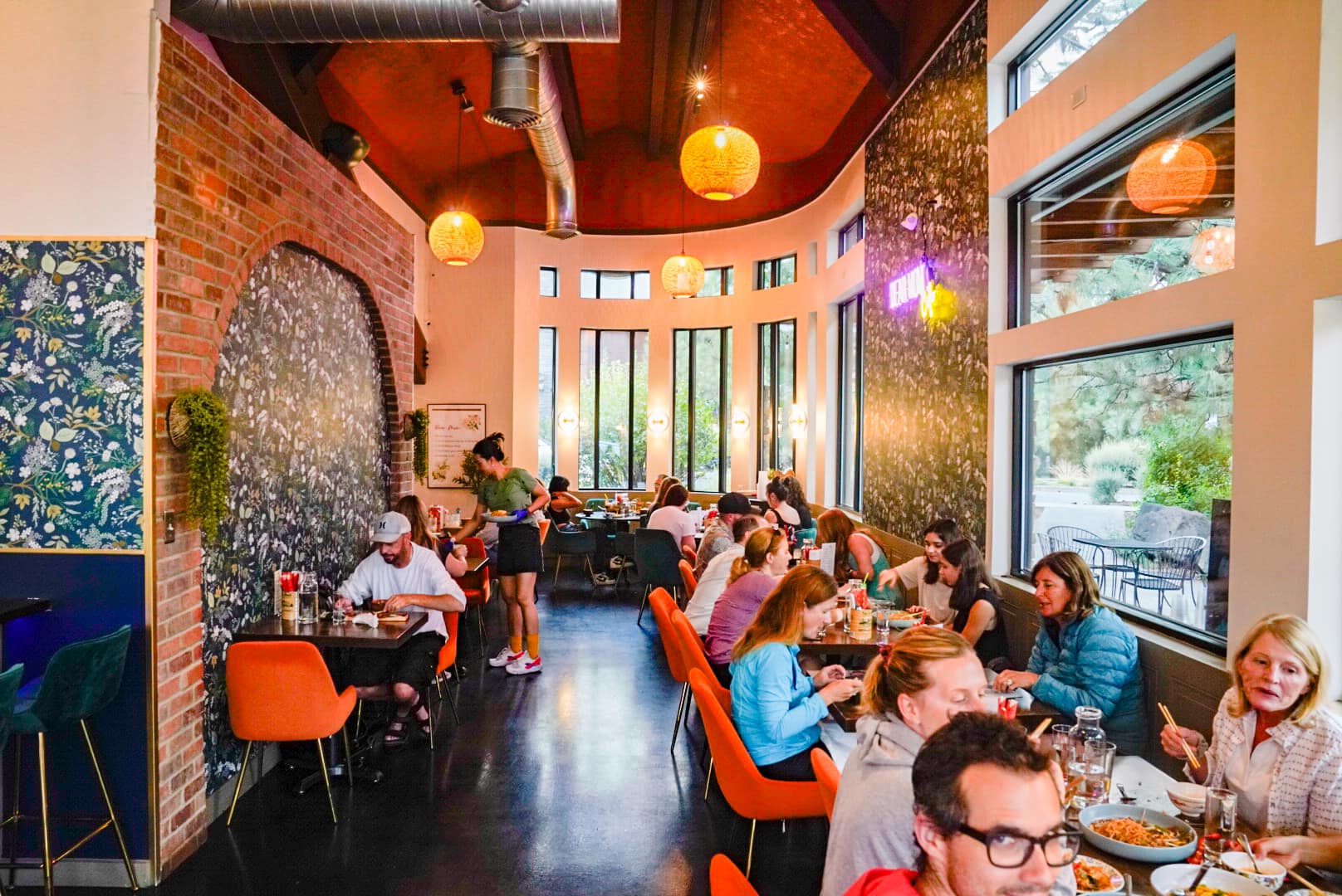 Treat Your Mom (and Your Friends) to this Fantastic New Thai Restaurant in