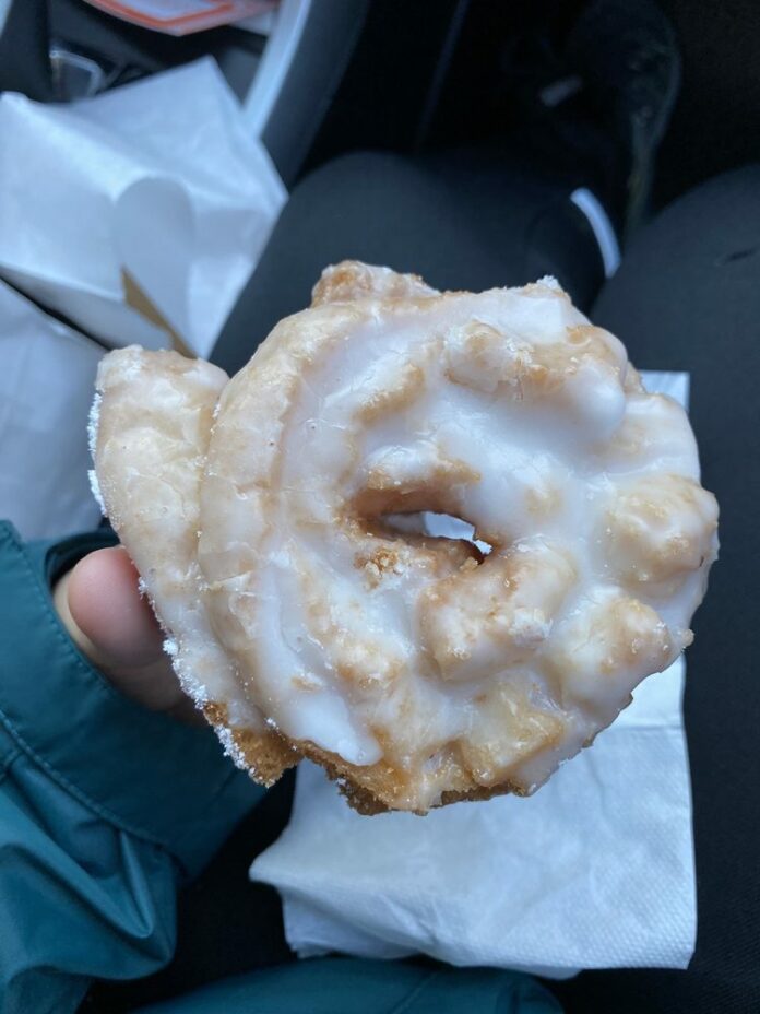 Since 1974, This Small Oregon Donut Shop Has Been a Community Staple