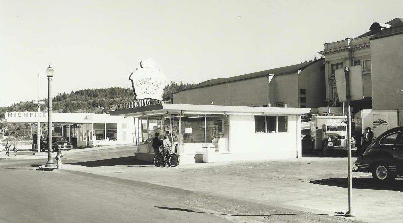 For Over 70 Years, This Walk-Up Frozen Custard Stand Has Been A Local