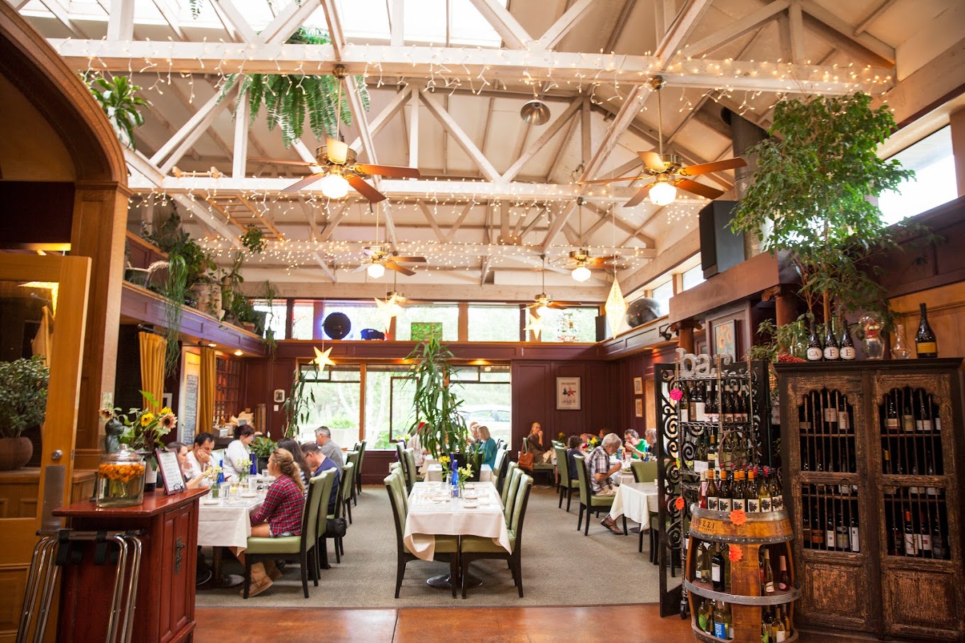 20 Iconic Oregon Coast Restaurants To Indulge In 2024