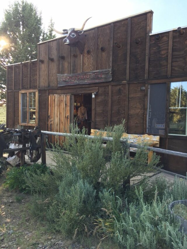 The Cowboy Dinner Tree In Oregon Offers An Unforgettable Experience