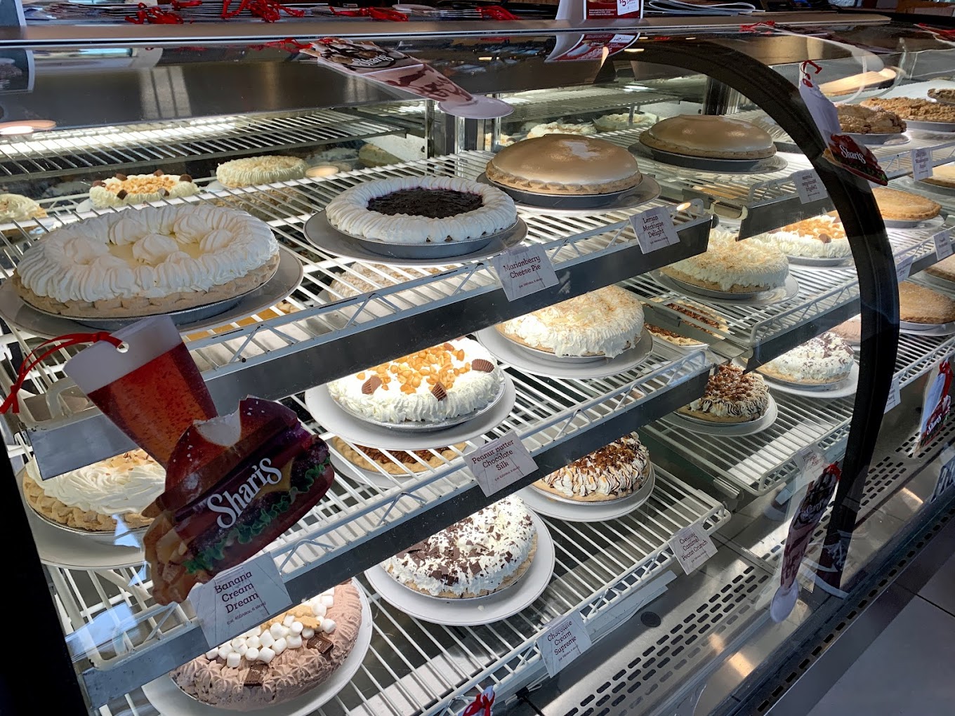 Shari's Regional Restaurant That Oregonians Embrace for Its Local Charm