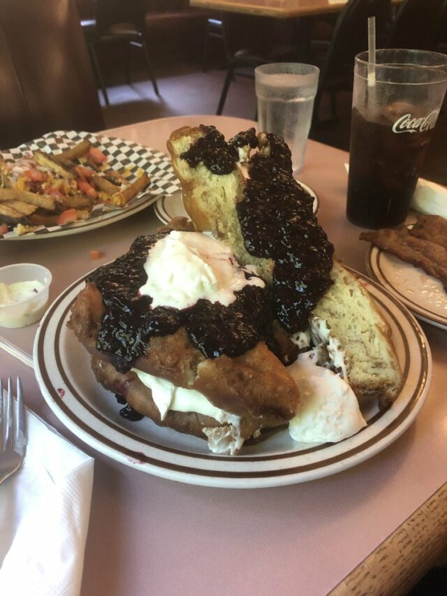 The Gingerbread House In Oregon With French Toast That Will Melt In ...