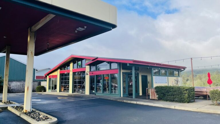 Enjoy the Best Burgers on the Planet at this Roadside Grill On The ...