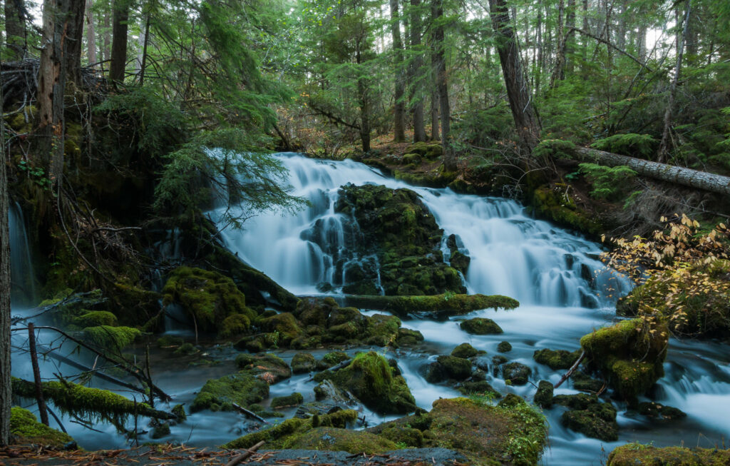 This Southern Oregon Waterfall Makes For The Perfect Summer Hike