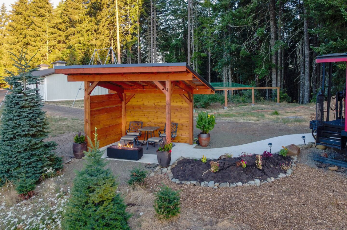 Stay A Night In An Authentic Railroad Caboose In Oregon, With Stunning ...