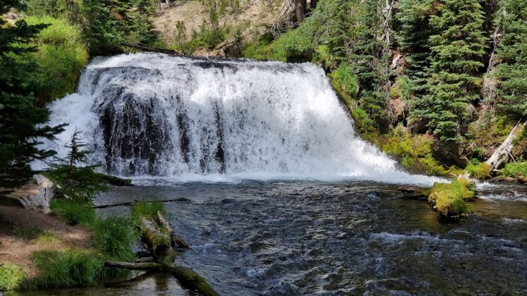 The Green Lakes Trail Near Bend Has Mountain Views, Lakes, Rivers, And ...