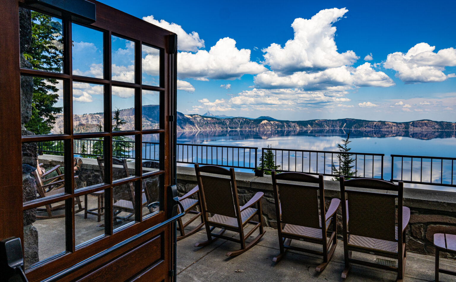 The Crater Lake Lodge Took 85 Years To Complete And Was Almost Torn Down