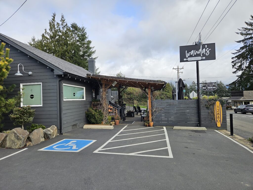 Wanda's Cafe On The Oregon Coast Is Famous for Their Legendary Cinnamon ...