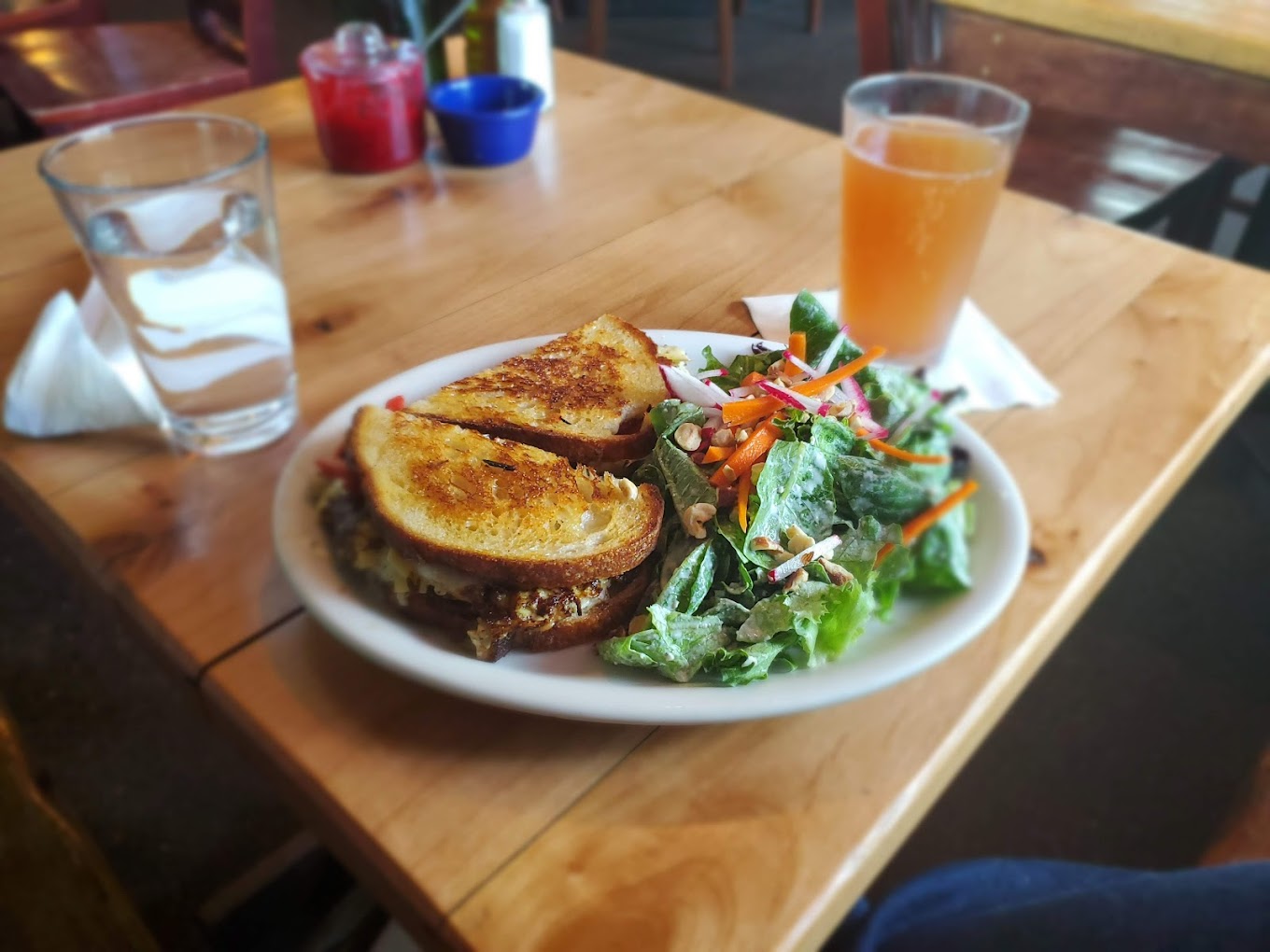 Savor a Scrumptious Brunch with Your Pup at Oregon's Tin Shed Garden Cafe